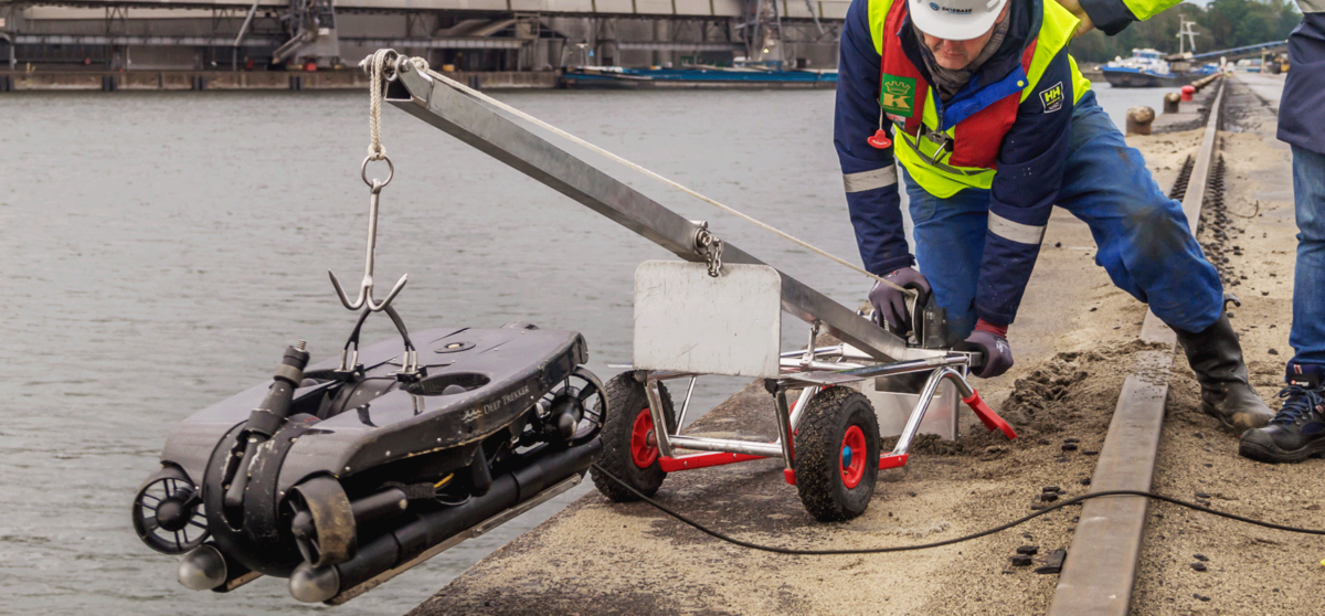 Inspection of quay walls in the harbour of Gent - Skyebase
